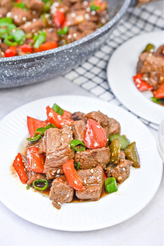 Keto Hunan Beef With Red and Green Peppers